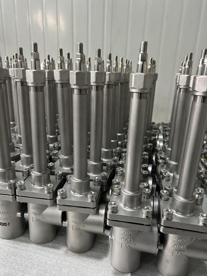 SS304 Cryogenic Long Stem Angle Globe Valve For LNG/LCO2/LN2